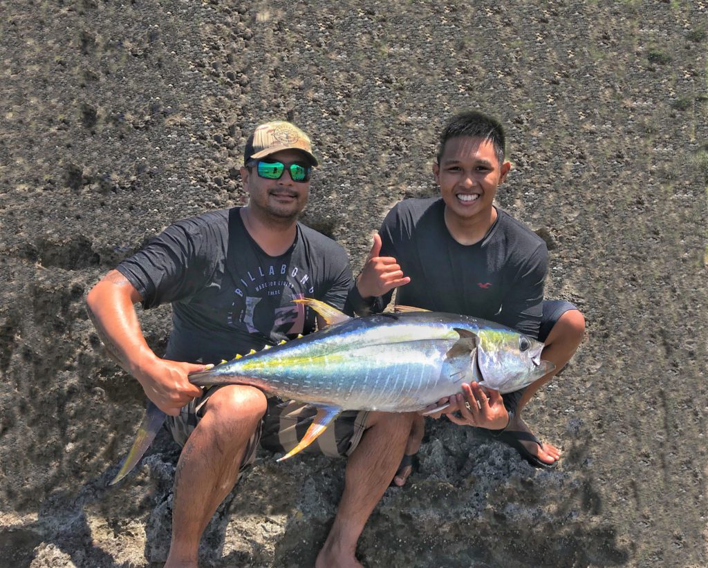 Unexpected catch of a lifetime! - Hawaii Nearshore Fishing